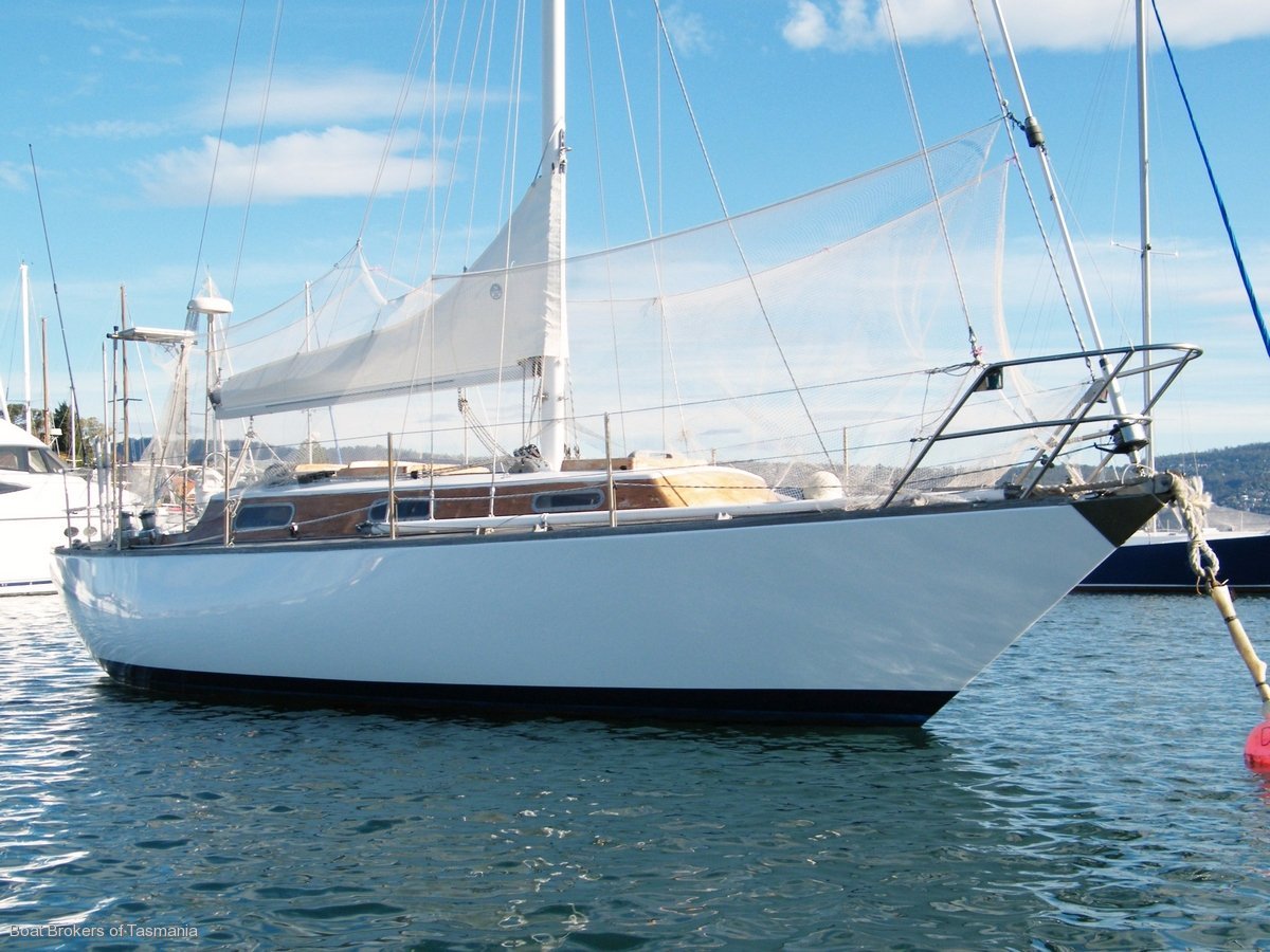 Used Adams 31 Fibreglass Cruiser/racer In Excellent Order. for Sale ...