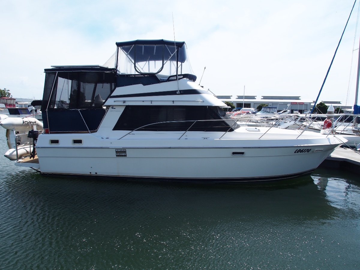 Riviera 35 Flybridge Under Contract/sold: Power Boats | Boats Online ...