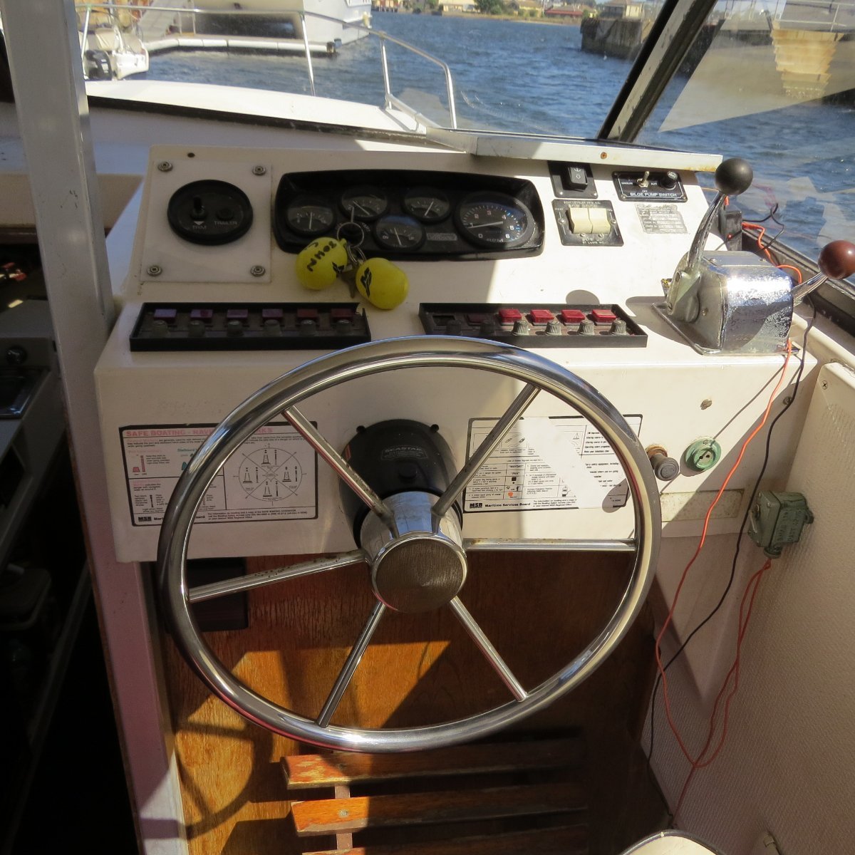 Mariner 28 Flybridge For Sale | Hallett Boat Brokers