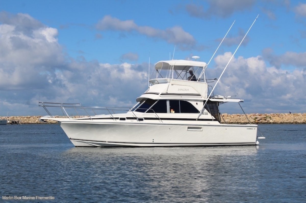 Caribbean 35 Flybridge Cruiser Twin Cummins Diesels: Power Boats ...