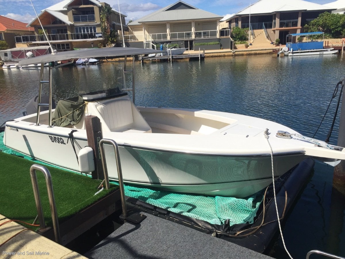 Used Peter Milner Saltwater 23 Centre Console Legendary Pmy for Sale ...