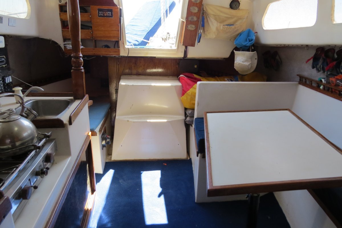 Hutton 28 For Sale | Hallett Boat Brokers