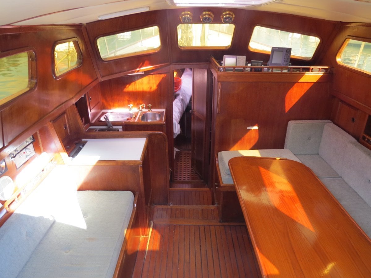 Endurance 35 For Sale | Hallett Boat Brokers