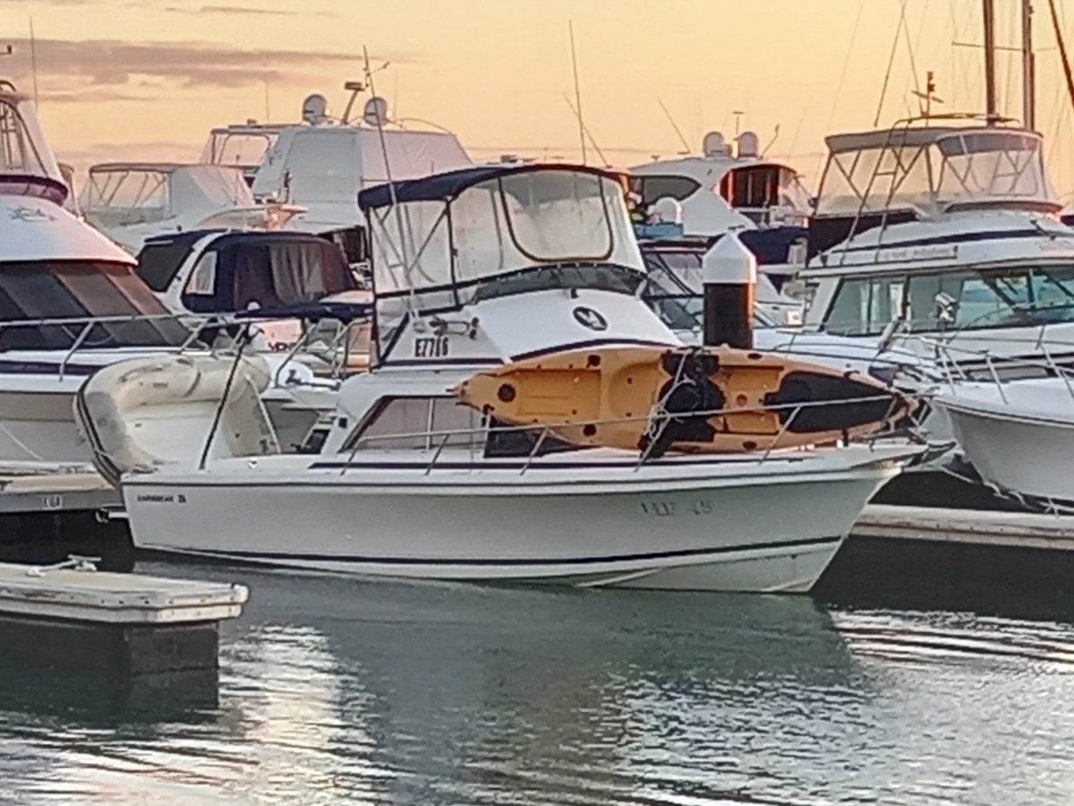 Caribbean 26 Flybridge Cruiser Enclosed Cabin: Power Boats | Boats ...