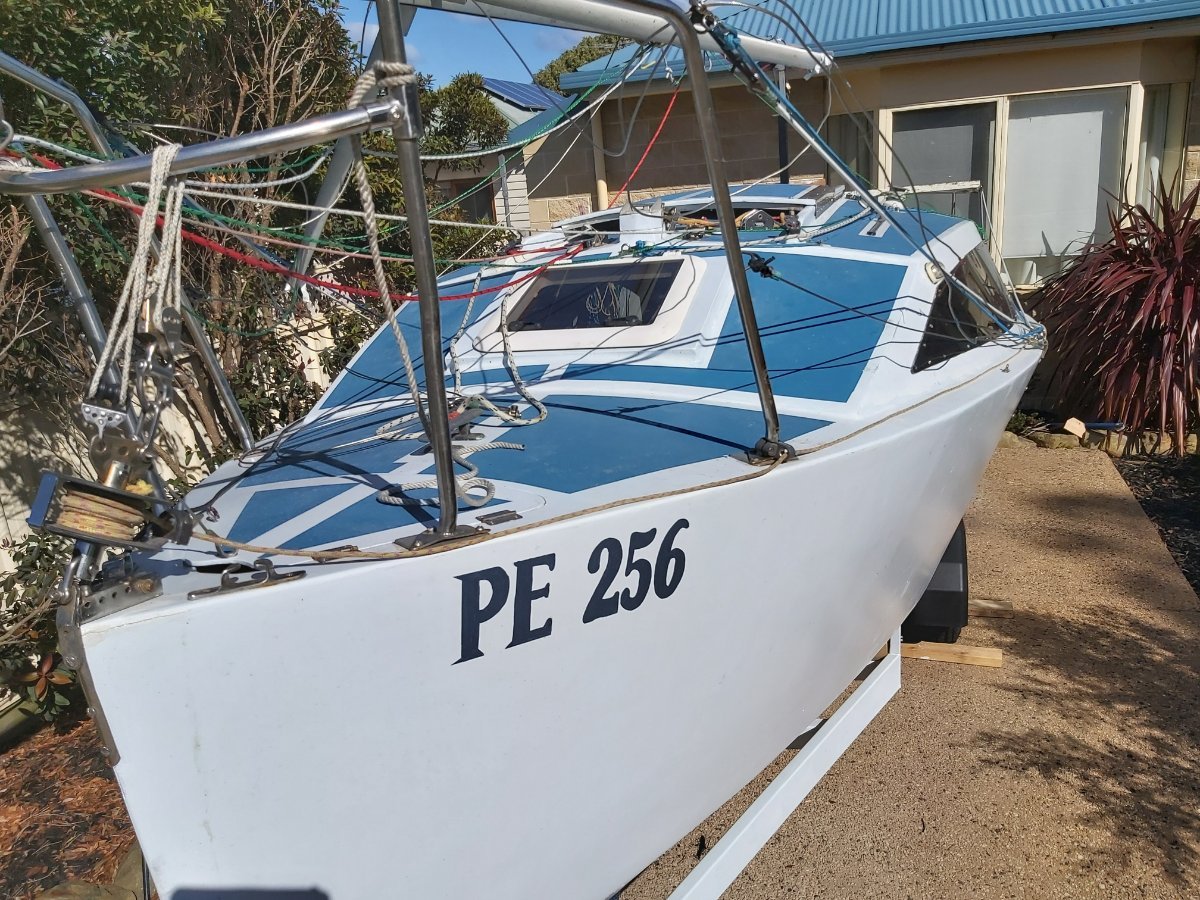 Castle 650 Boat For Sale - Waa2