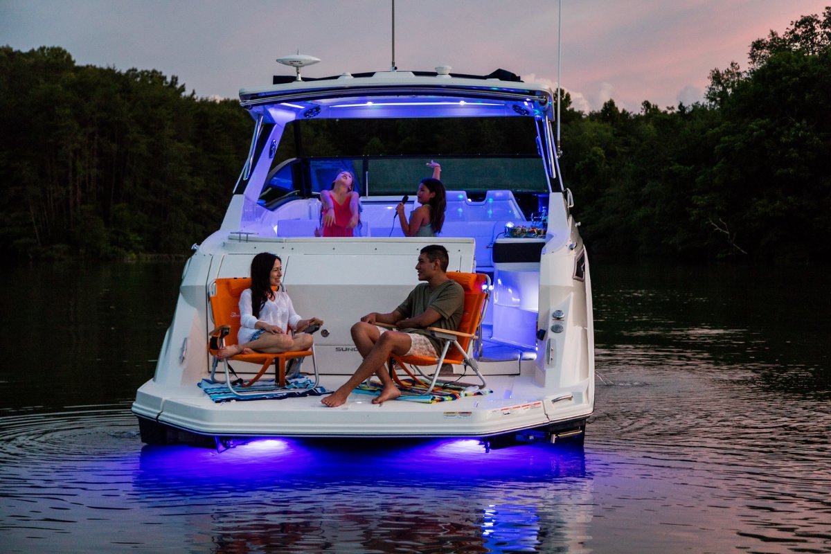 New Sea Ray 320 Sundancer Sports Cruiser: Power Boats | Boats Online ...