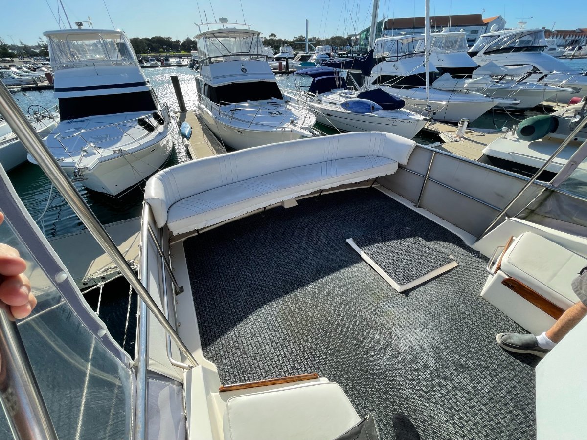 Markline 1100 Flybridge Cruiser: Power Boats | Boats Online for Sale ...