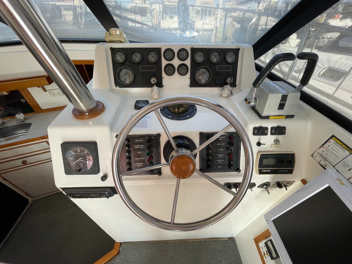 Markline 1100 Flybridge Cruiser: Power Boats | Boats Online for Sale ...