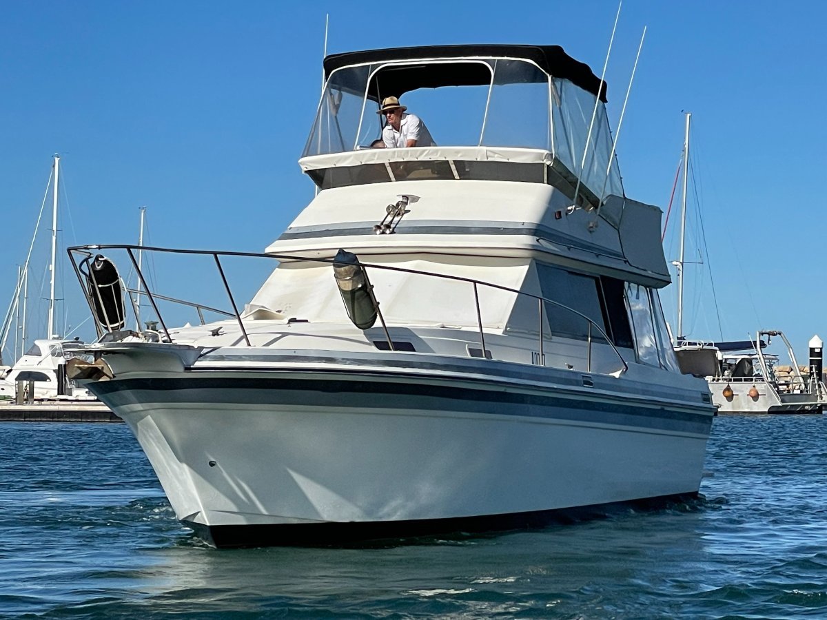 Markline 1100 Flybridge Cruiser: Power Boats | Boats Online for Sale ...