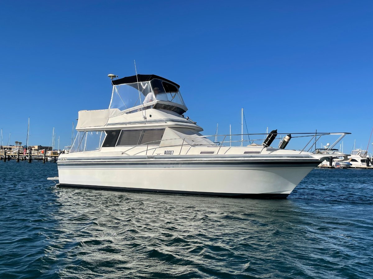 Markline 1100 Flybridge Cruiser: Power Boats | Boats Online for Sale ...