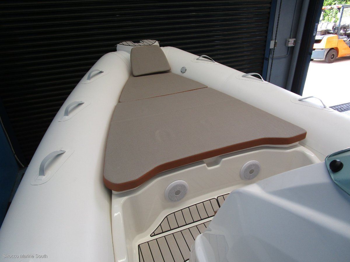 New Zodiac Medline 7.5 fibreglass centre console rib with hypalon tubes ...