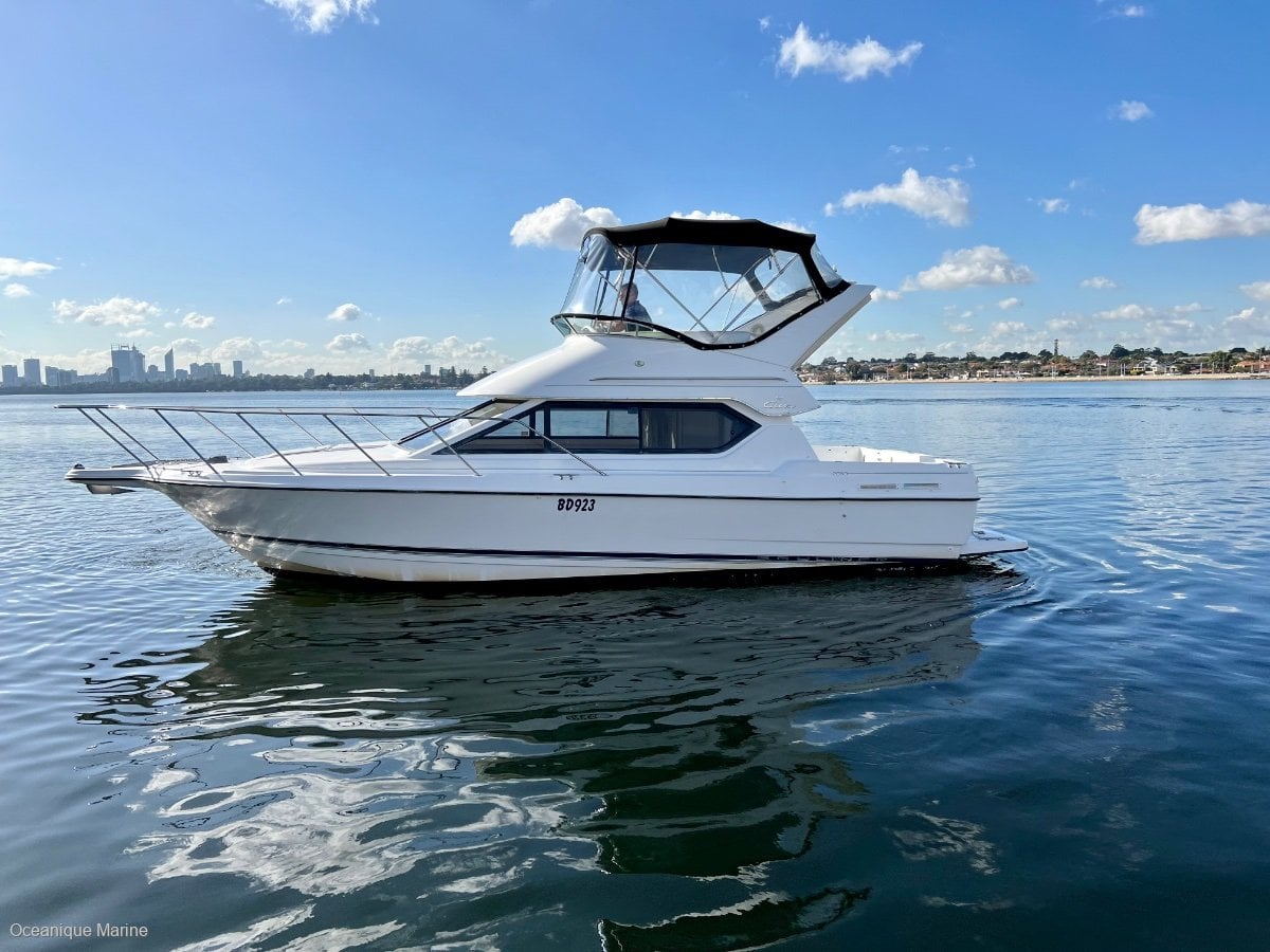 Bayliner 2858 Flybridge Cruiser For Sale | Oceanique Marine