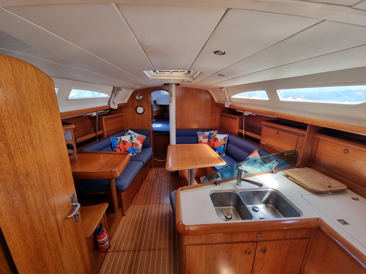 Jeanneau Sun Fast 37 For Sale | Hallett Boat Brokers