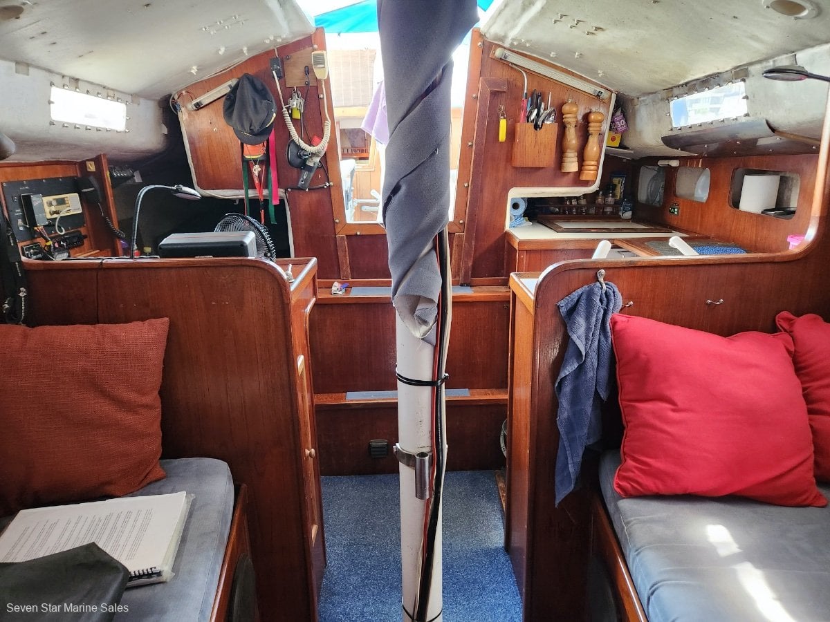 Used Manitou 32 Centre Cockpit Private Cabin Aft for Sale | Yachts For ...