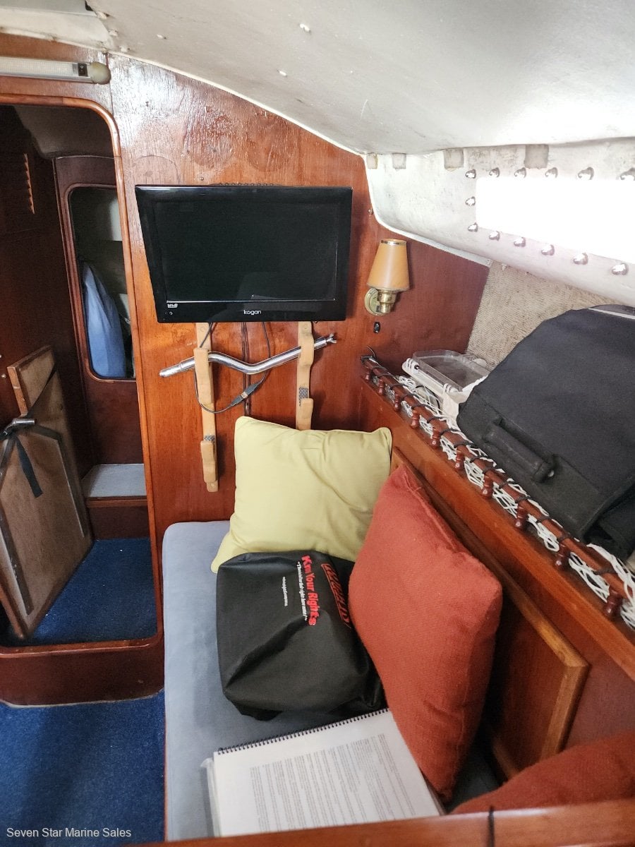 Used Manitou 32 Centre Cockpit Private Cabin Aft for Sale | Yachts For ...
