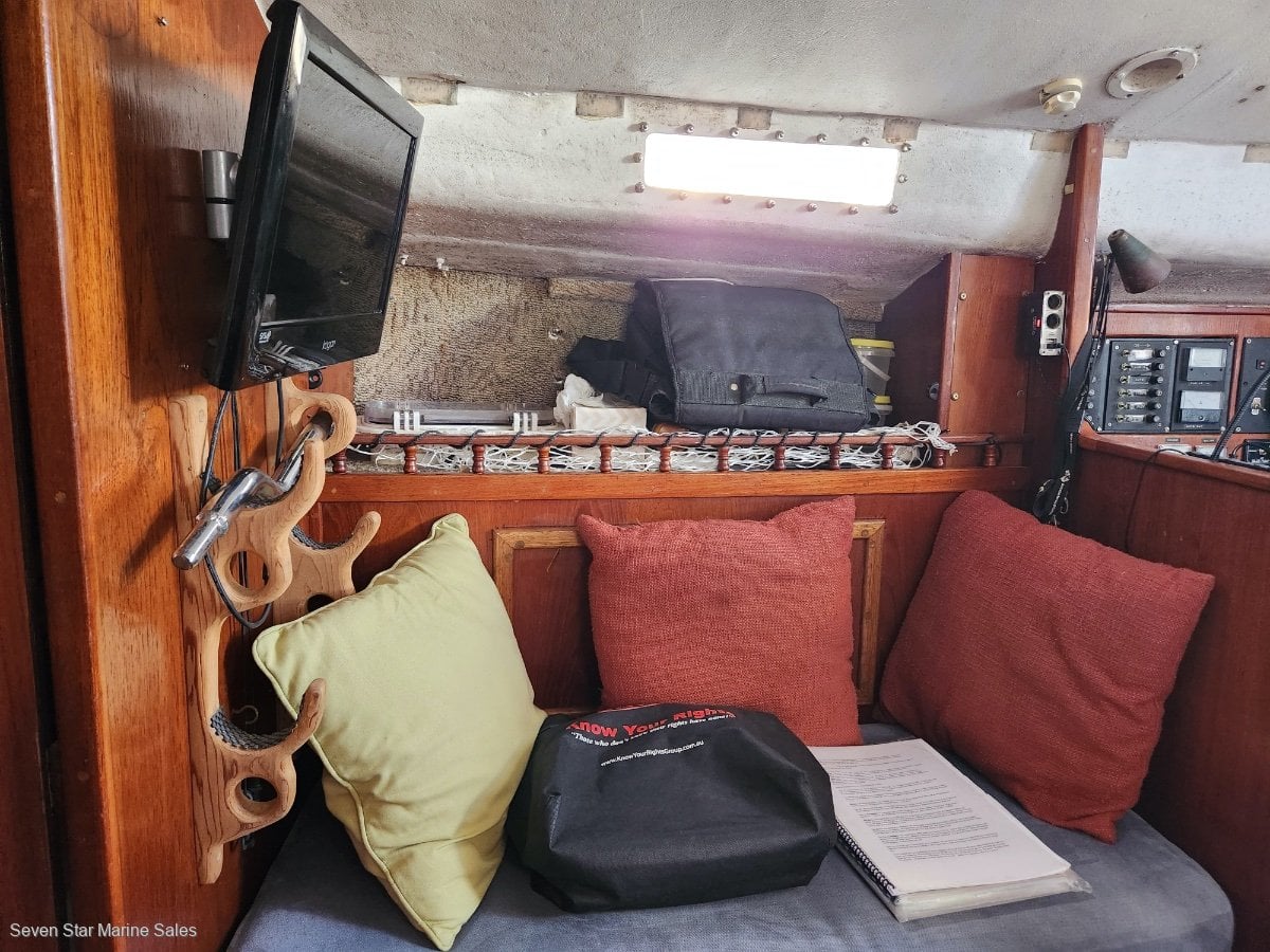 Used Manitou 32 Centre Cockpit Private Cabin Aft for Sale | Yachts For ...