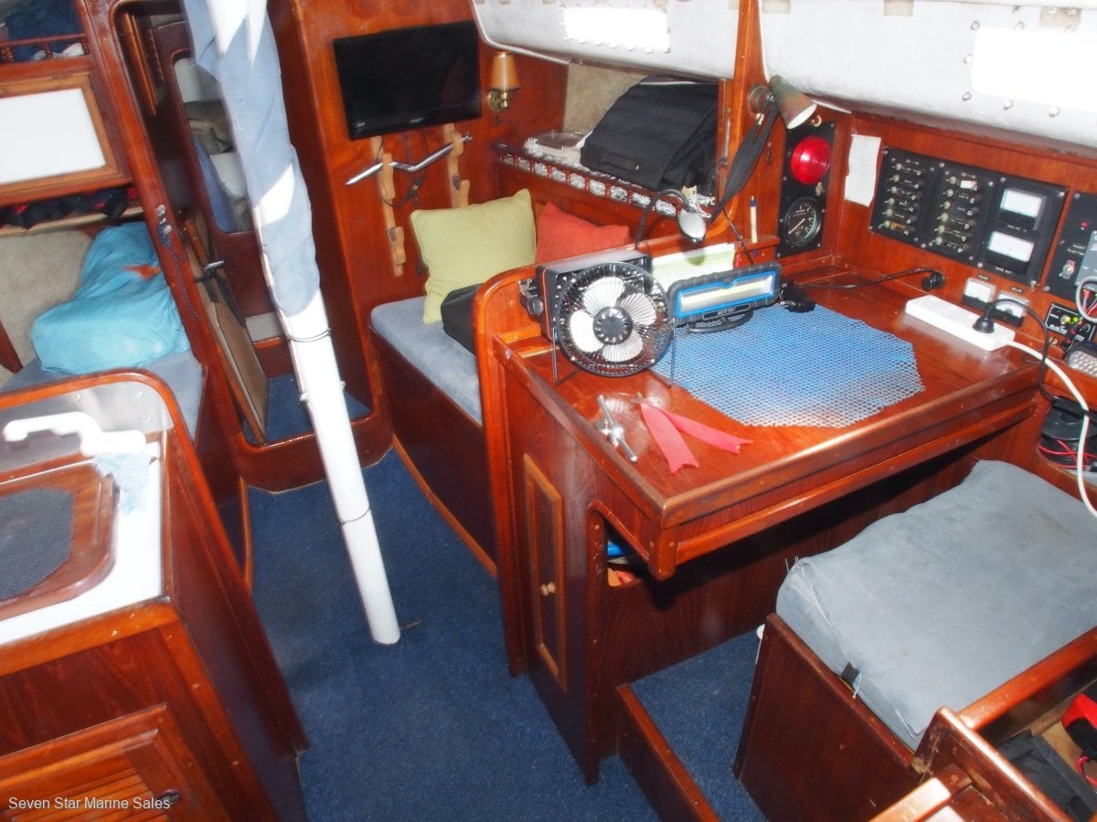 Used Manitou 32 Centre Cockpit Private Cabin Aft for Sale | Yachts For ...