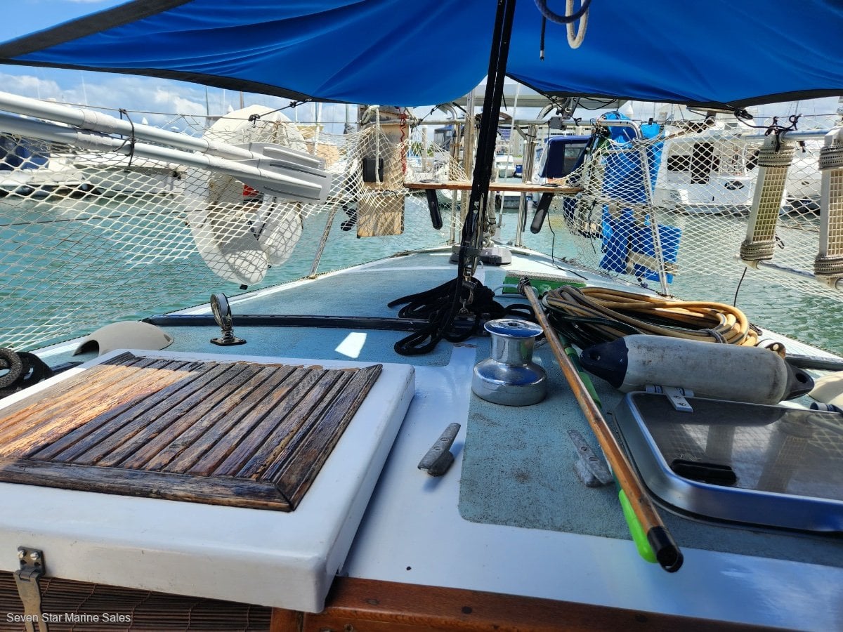 Used Manitou 32 Centre Cockpit Private Cabin Aft for Sale | Yachts For ...