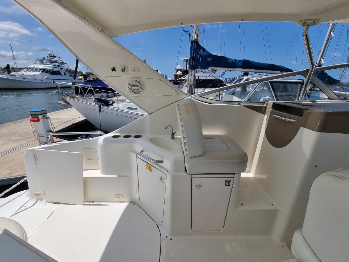 Bayliner 305 For Sale | Hallett Boat Brokers