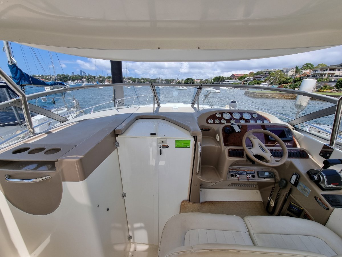 Bayliner 305 For Sale | Hallett Boat Brokers