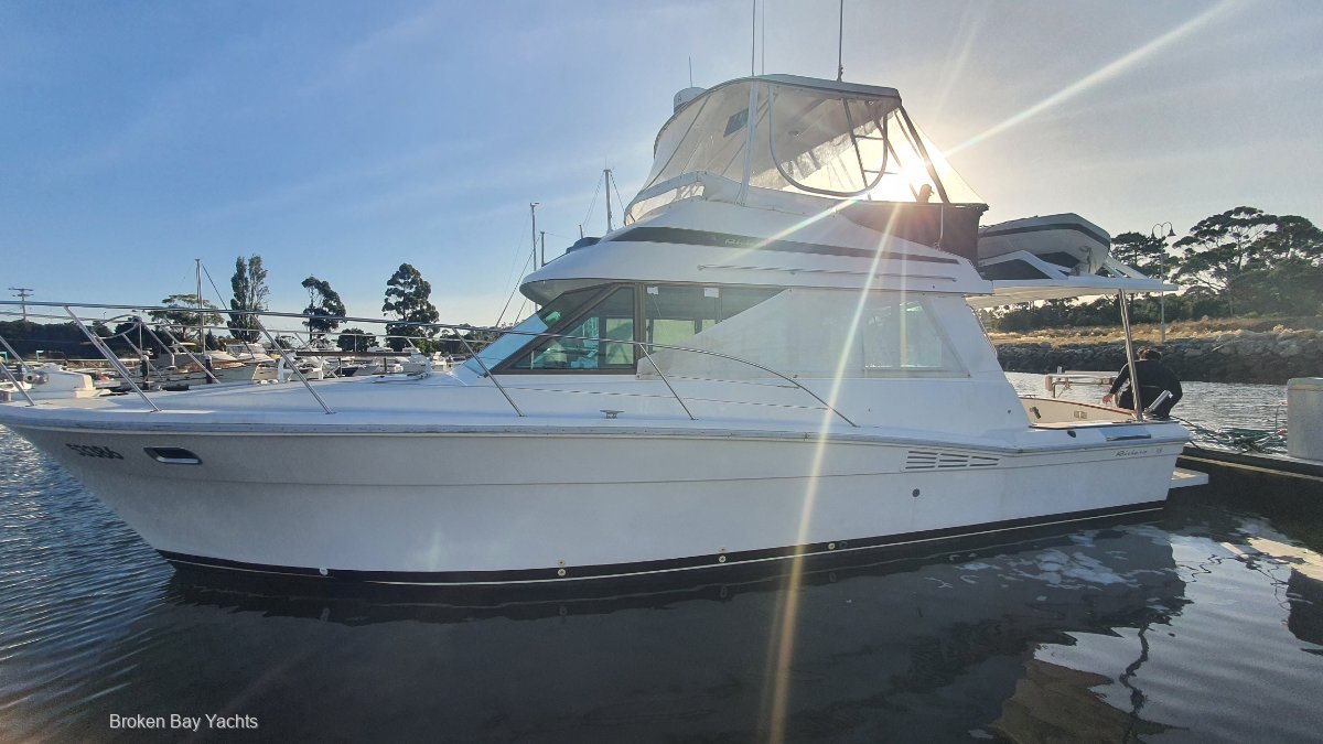 Riviera 38 Open Flybridge Hardtop: Power Boats | Boats Online for Sale ...