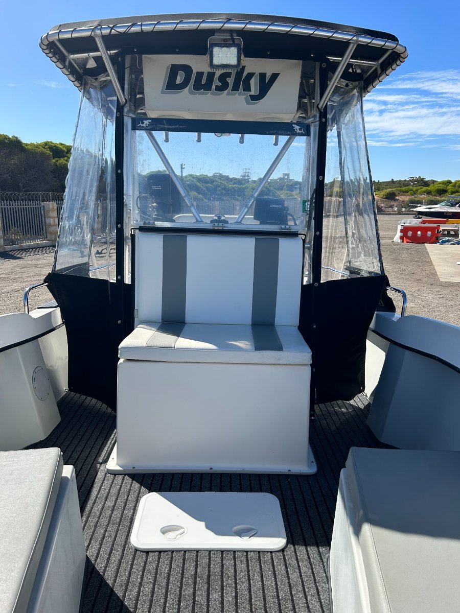 Dusky 256 Centre Console In Exceptional Condition: Trailer Boats ...