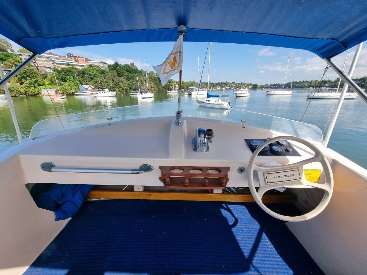 Mariner 26 Pacer Flybridge Cruiser For Sale | Hallett Boat Brokers