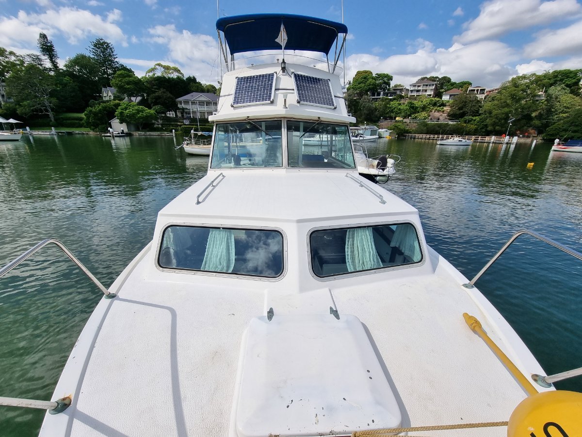 Mariner 26 Pacer Flybridge Cruiser For Sale | Hallett Boat Brokers