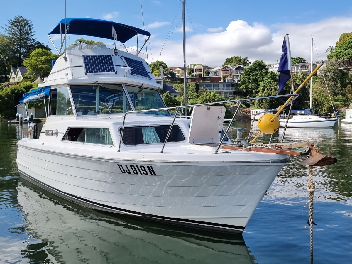 Mariner 26 Pacer Flybridge Cruiser For Sale | Hallett Boat Brokers