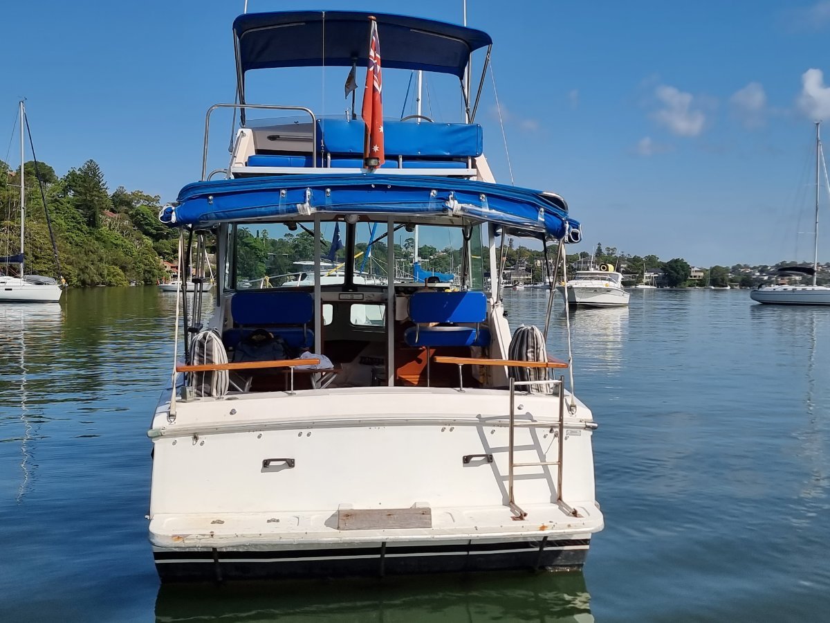 Mariner 26 Pacer Flybridge Cruiser For Sale | Hallett Boat Brokers