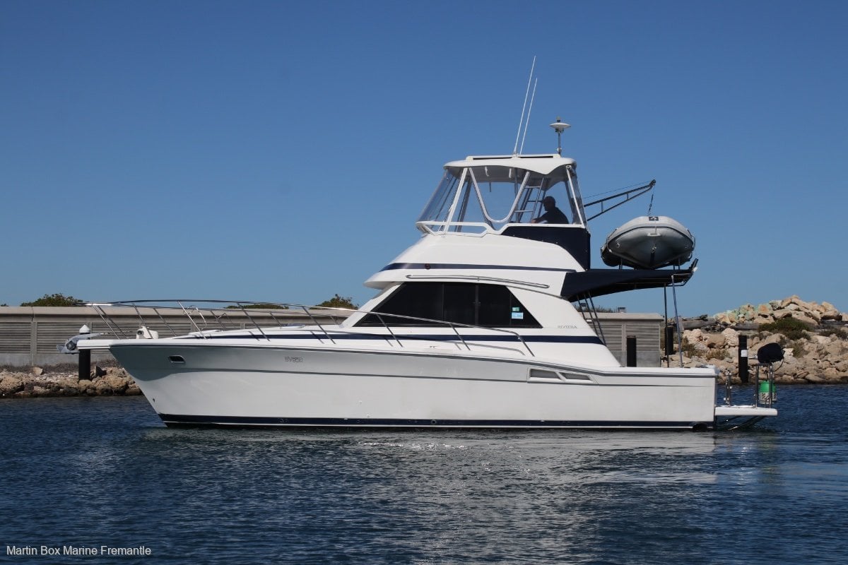 Riviera 36 Flybridge Two Cabin Layout: Power Boats | Boats Online for ...