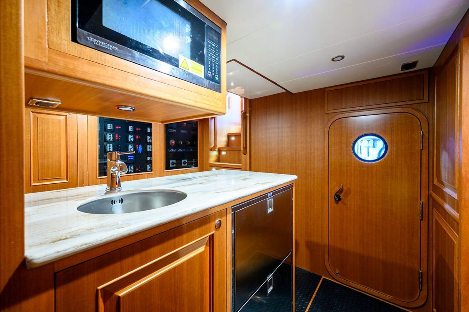 New Hampton Endurance 680 Motor Yacht For Sale | Discover Boating