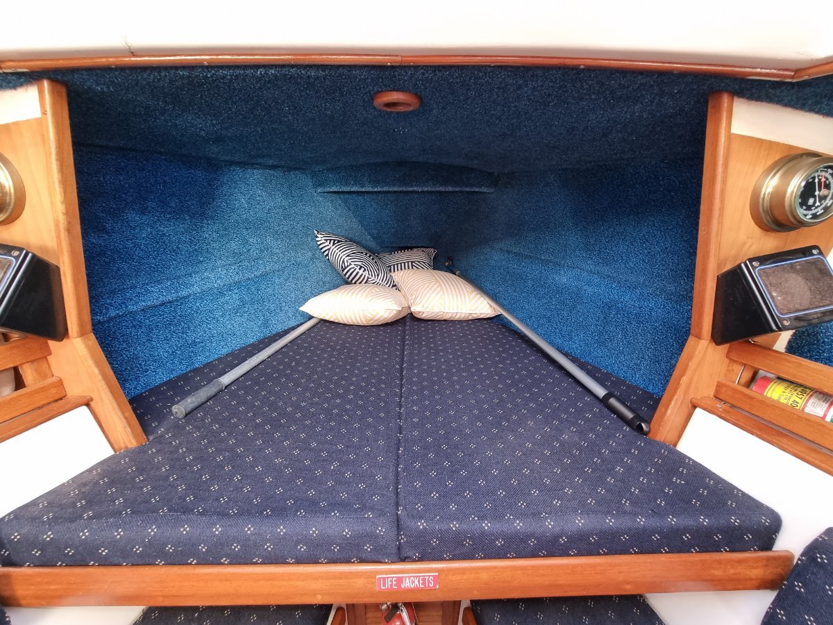Mottle 33 For Sale | Hallett Boat Brokers