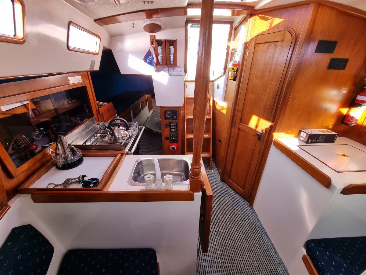 Mottle 33 For Sale | Hallett Boat Brokers