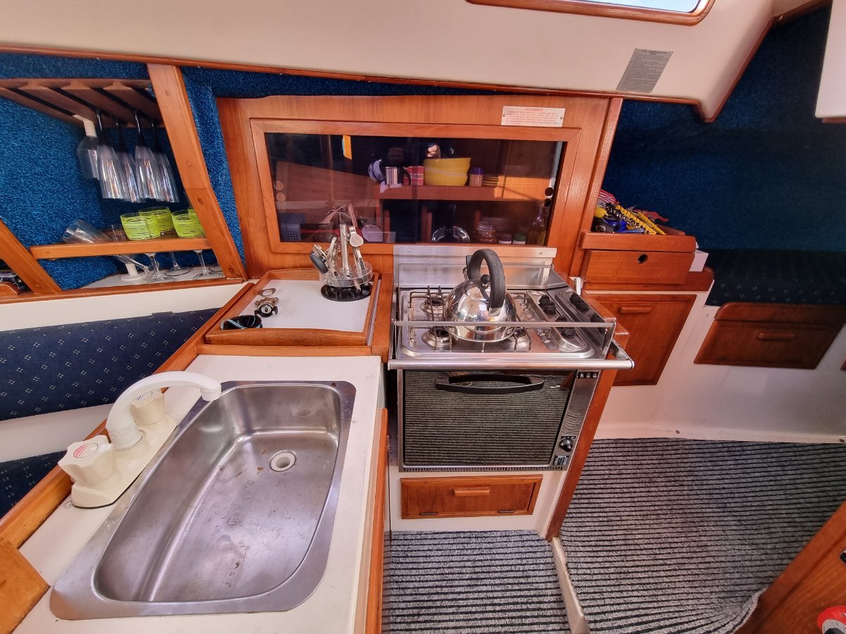 Mottle 33 For Sale | Hallett Boat Brokers