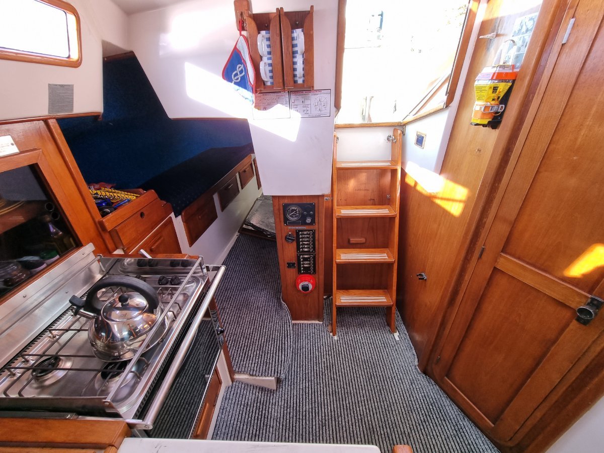 Mottle 33 For Sale | Hallett Boat Brokers