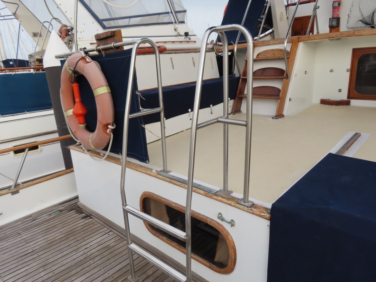 Used Universal 41 Flybridge Cruiser Quality Long Range Cruiser ...