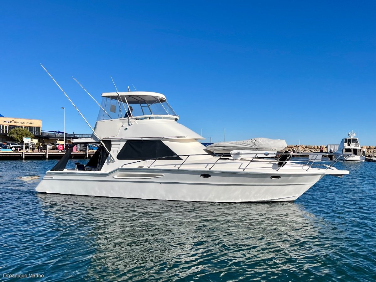 Thomascraft 40 Flybridge Big Volume Family Cruiser!: Power Boats ...