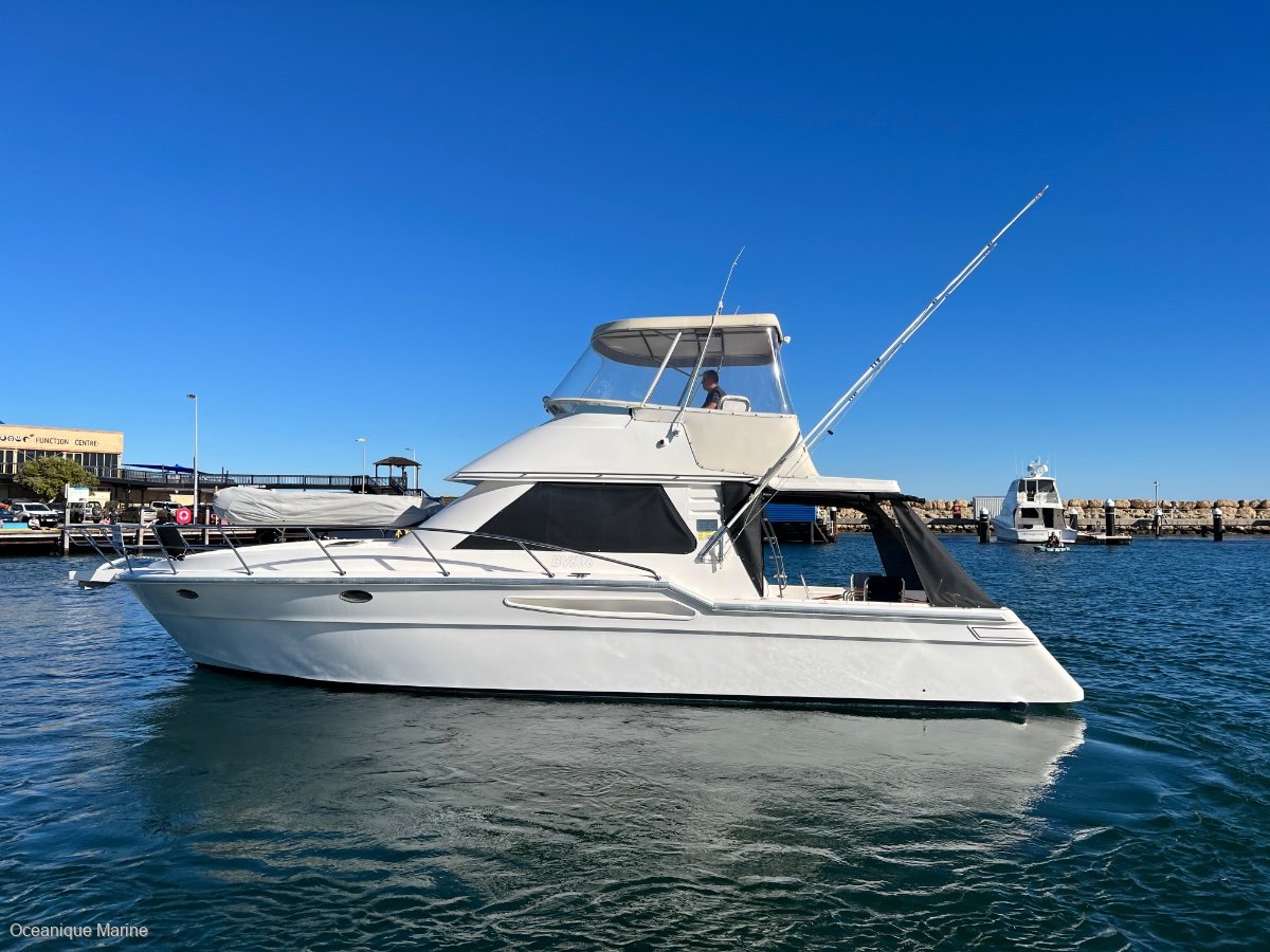 Thomascraft 40 Flybridge Big Volume Family Cruiser!: Power Boats ...