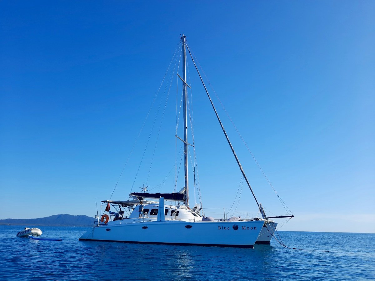 Crowther Spindrift 40 Performance Family Cruiser: Sailing Catamaran for ...