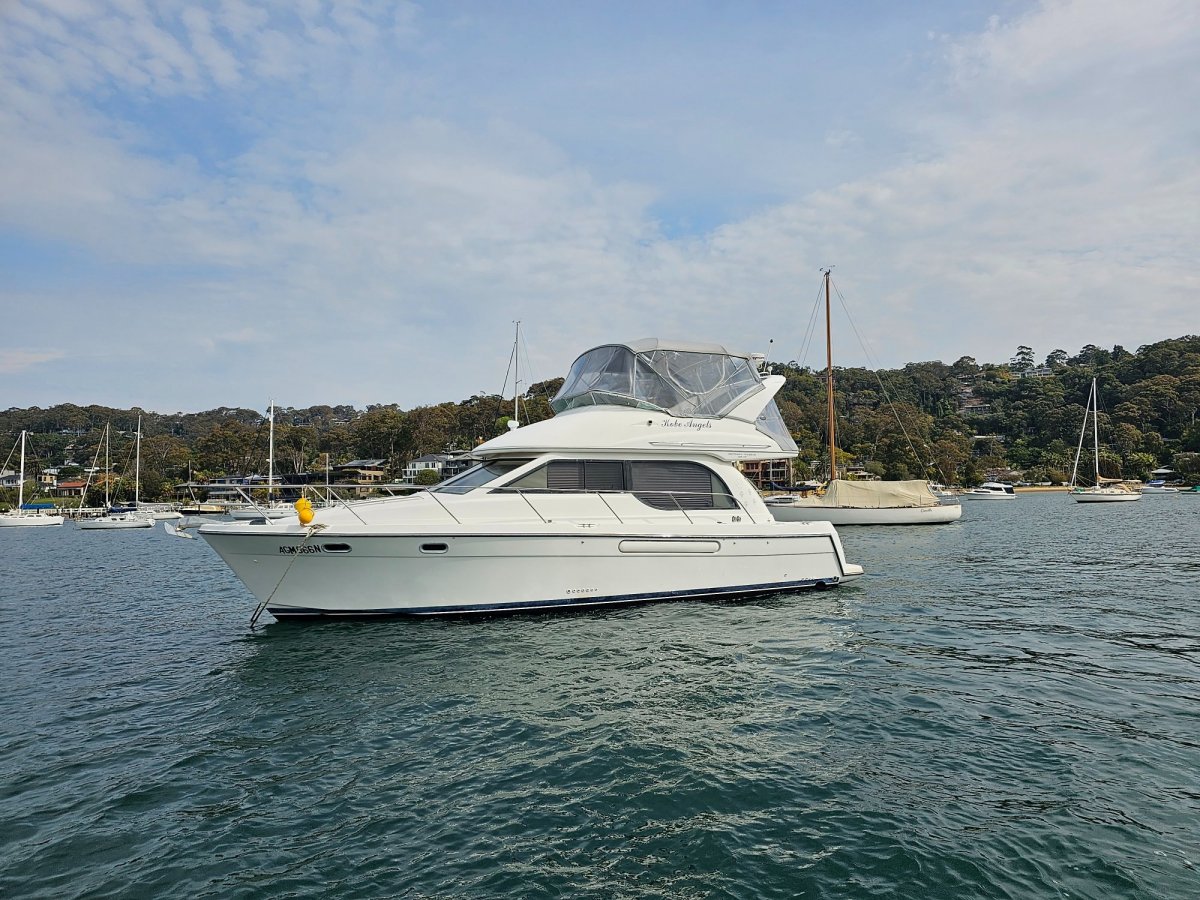 Bayliner 3788 Command Bridge: Power Boats | Boats Online for Sale ...