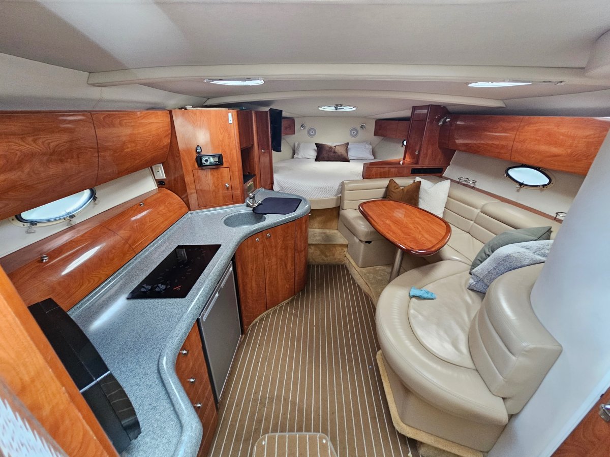 Used Larson Cabrio 350 for Sale | Boats For Sale | Yachthub