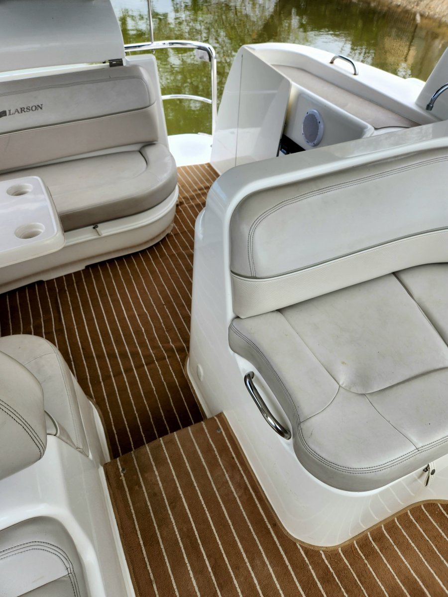 Larson Cabrio 350: Power Boats | Boats Online for Sale | Composite ...