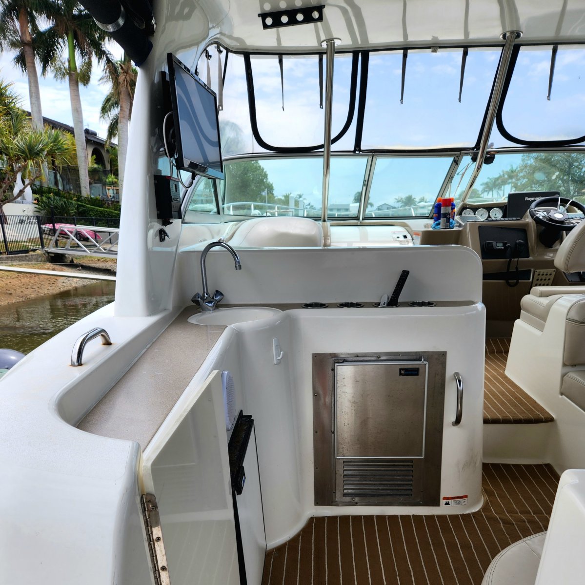 Larson Cabrio 350: Power Boats | Boats Online for Sale | Composite ...