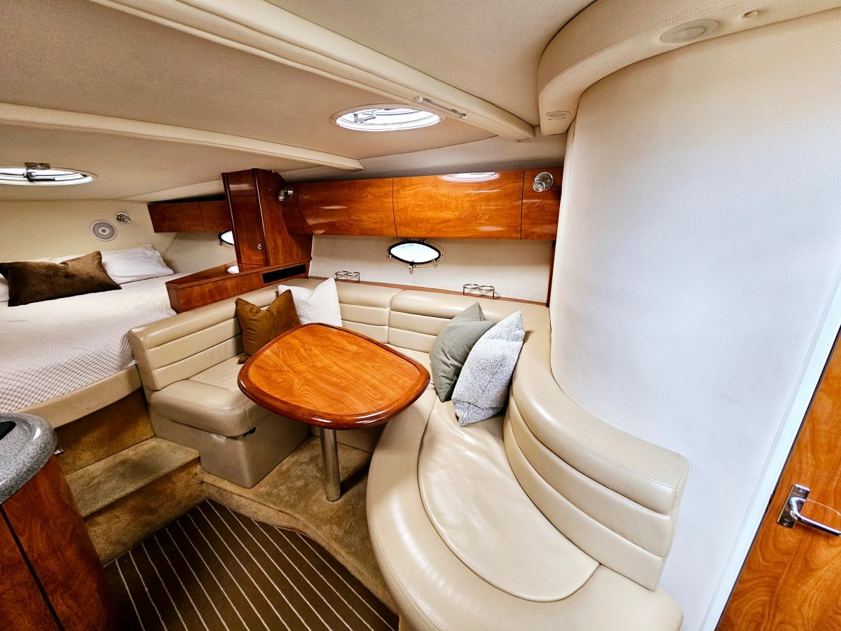 Used Larson Cabrio 350 for Sale | Boats For Sale | Yachthub