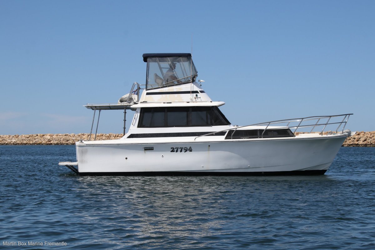 Used Savage 33 Flybridge Cruiser With Twin Volvo Diesels for Sale ...