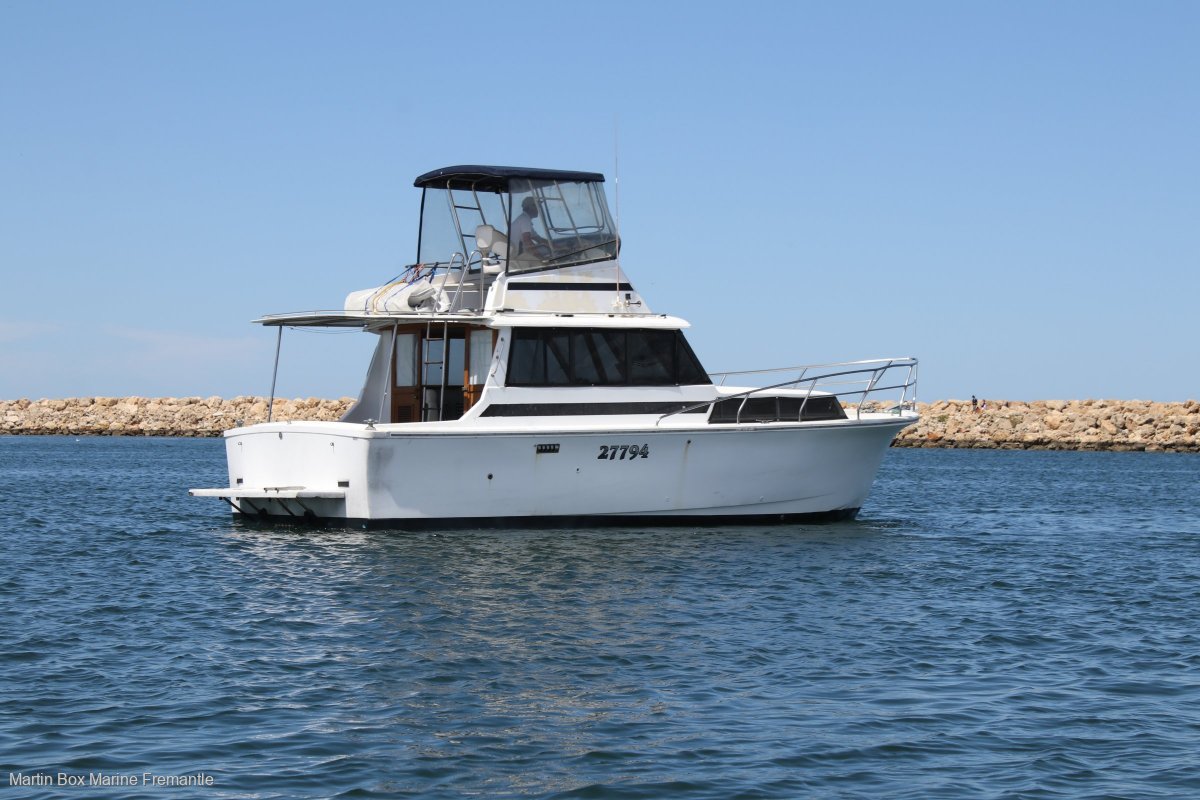Used Savage 33 Flybridge Cruiser With Twin Volvo Diesels for Sale ...