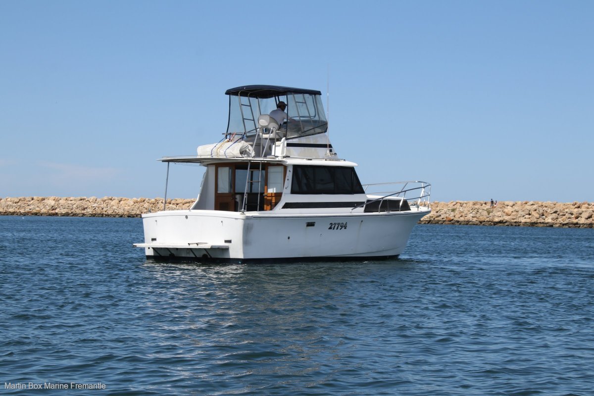 Used Savage 33 Flybridge Cruiser With Twin Volvo Diesels for Sale ...