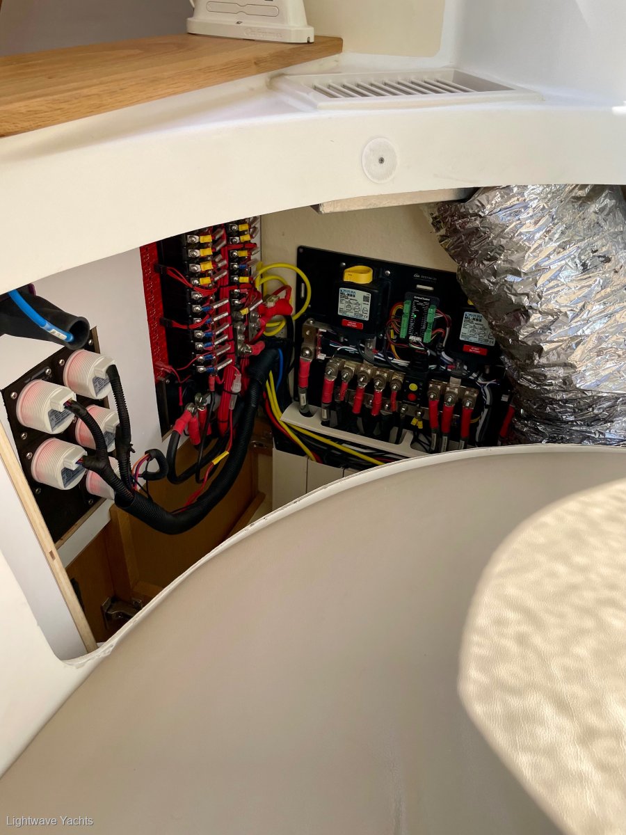 Used Lightwave 45 Grande Luxe Cruising. Galley Up, Fwd Nav. for Sale ...