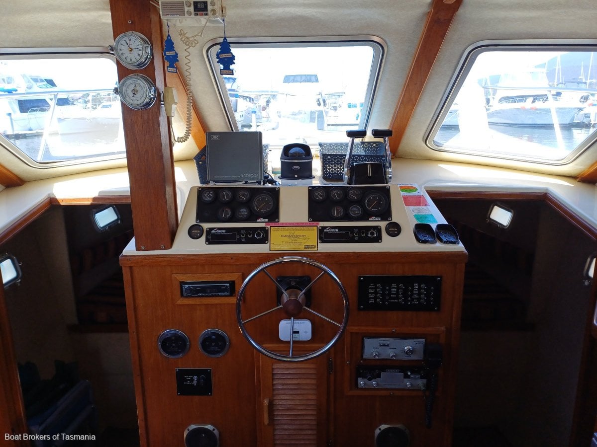 Norcat Challenger 1100 Flybridge. Diesel Powered, Well Equipped: Power ...